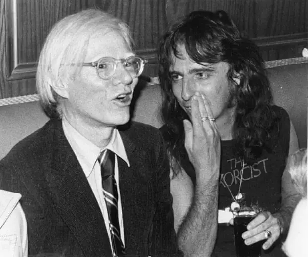 'Feem ntau Rock Guys Ua Art Thaum Lawv Tsis Ncig': Alice Cooper ntawm Sau Warhol, koom tes nrog Dalí, thiab Nws Tus Kheej Kev Ua Yeeb Yam