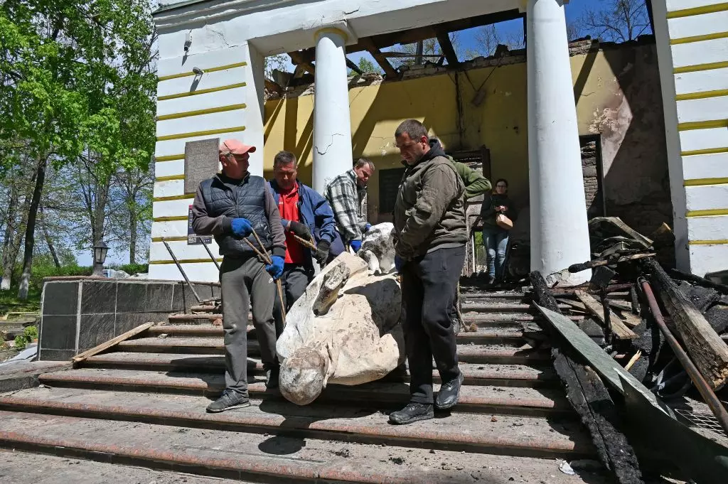 Rusijos pajėgos sunaikino beveik 200 Ukrainos kultūros paveldo objektų, sako prezidentas Zelenskis