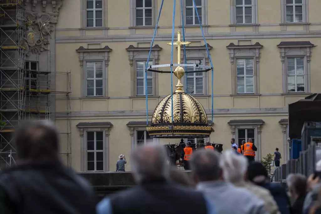 Manifestan yo ap kraze moniman atravè Ewòp. Se konsa, poukisa Almay redouble angajman li nan senbolis konsèvatif? 21023_5