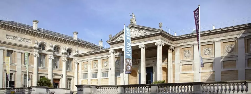 Dopo la sua mostra a Versailles, l'arte di Jeff Koons è ora diretta all'Università di Oxford 21056_2