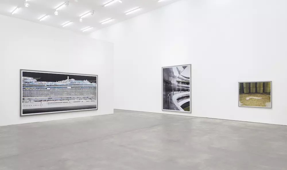 Εγκατάσταση της τρέχουσας έκθεσης του Andreas Gursky στην γκαλερί Sprüth Magers στο Βερολίνο. Η εικόνα είναι ευγενική προσφορά του Sprüth Magers.