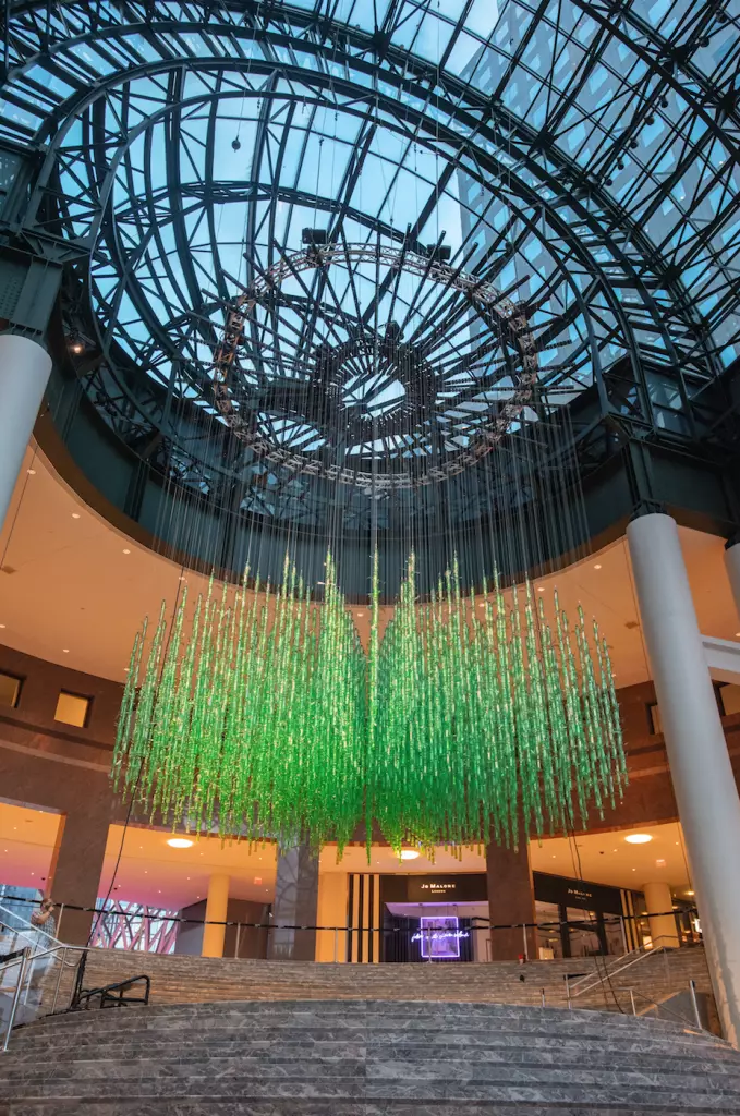 MAiZE ลอยน้ำของ Jean Shin ในสวนฤดูหนาวที่ Brookfield Place ร่วมนำเสนอโดย Arts Brookfield และสภาวัฒนธรรม Lower Manhattan (LMCC) ซึ่งเป็นส่วนหนึ่งของ River To River 2020: Four Voices เครดิตภาพ: Ryan Muir ได้รับความอนุเคราะห์จาก Brookfield Place