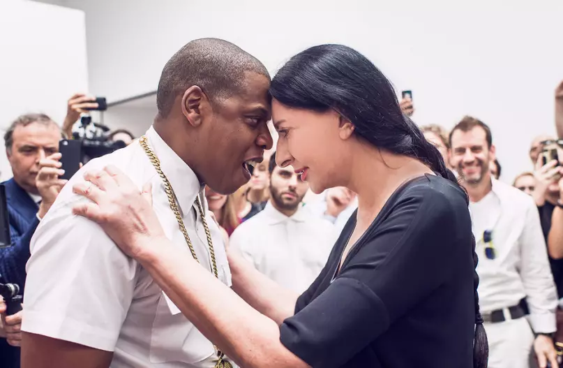 Jay Z iyo Marina Abramovic intii lagu jiray toogashada 2013