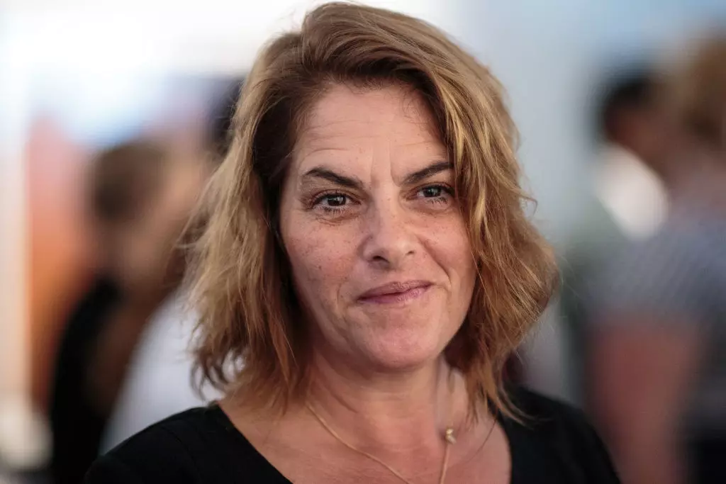 Mkpebi Afọ Ọhụrụ Tracey Emin bụ ịchọta ụlọ akwụkwọ nka nke ya na Margate (Ekwenyeghị ịṅụ sịga ma ọ bụ egwu dara ụda)