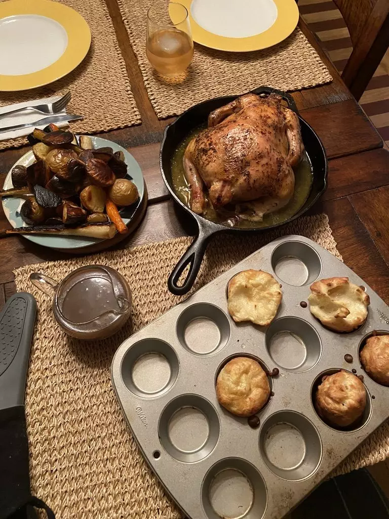 Yorkshire puding i pečena piletina koju je pripremila Ksenia Nouril. Uz dopuštenje Ksenije Nouril.