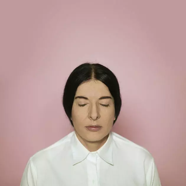 Marina Abramović wil jou die geheime van kalmte leer met 'n opvoedkundige kaartstel