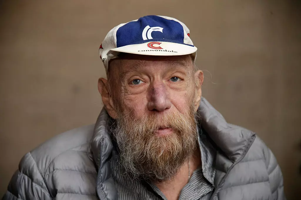 Lawrence Weiner, onye ọsụ ụzọ na-eche echiche nke ji asụsụ chọpụta ihe omimi na Prosaic, anwụọla na 79.