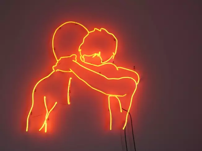 Hernán Marina, Abrazo (naranja) (2012). Cortesia de Henrique Faria.