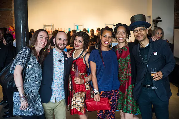 Lacy Austin, Alec Pollak, Swati Argade, Sune Woods, Maureen Mahon a Brian Tate bei AFRICA'SOUT!2016. Ugedriwwe vun Richard G. Burrowes.