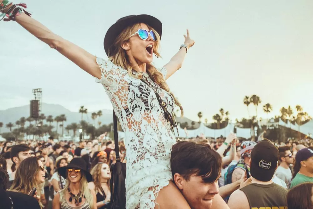 Một cảnh trong Coachella. Ảnh: Bisous.