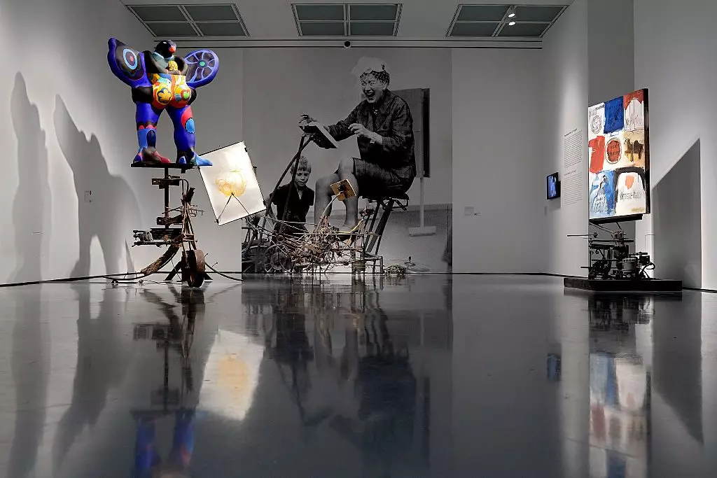 Le opere d'arte di Jean Tinguely sono visibili prima del 'Jean Tinguely. Super Meta Maxi' mostra al Museum Kunstpalast il 21 aprile 2016 a Duesseldorf, Germania. Foto di Sascha Steinbach/Getty Images.