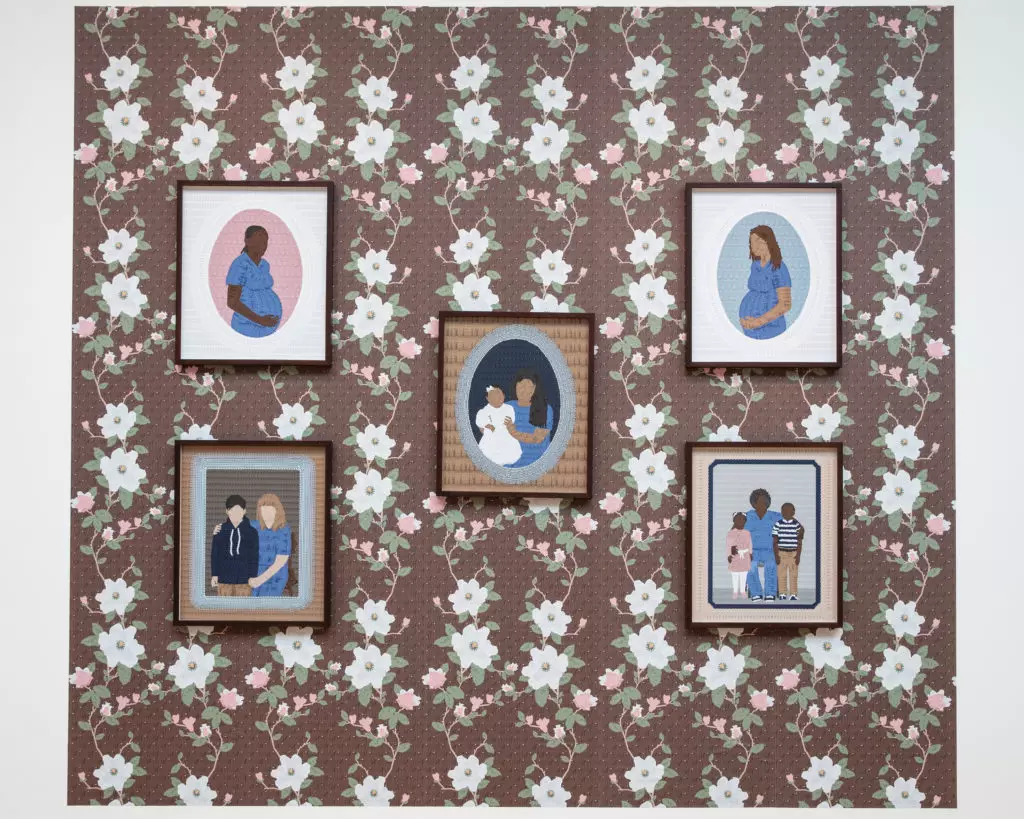 Amy Elkins, mãe grávida (rosa), mãe grávida (azul), mãe e recém-nascido, mãe e filho, mãe e filhos pequenos (2019). Cortesia do Newcomb Art Museum da Tulane University.