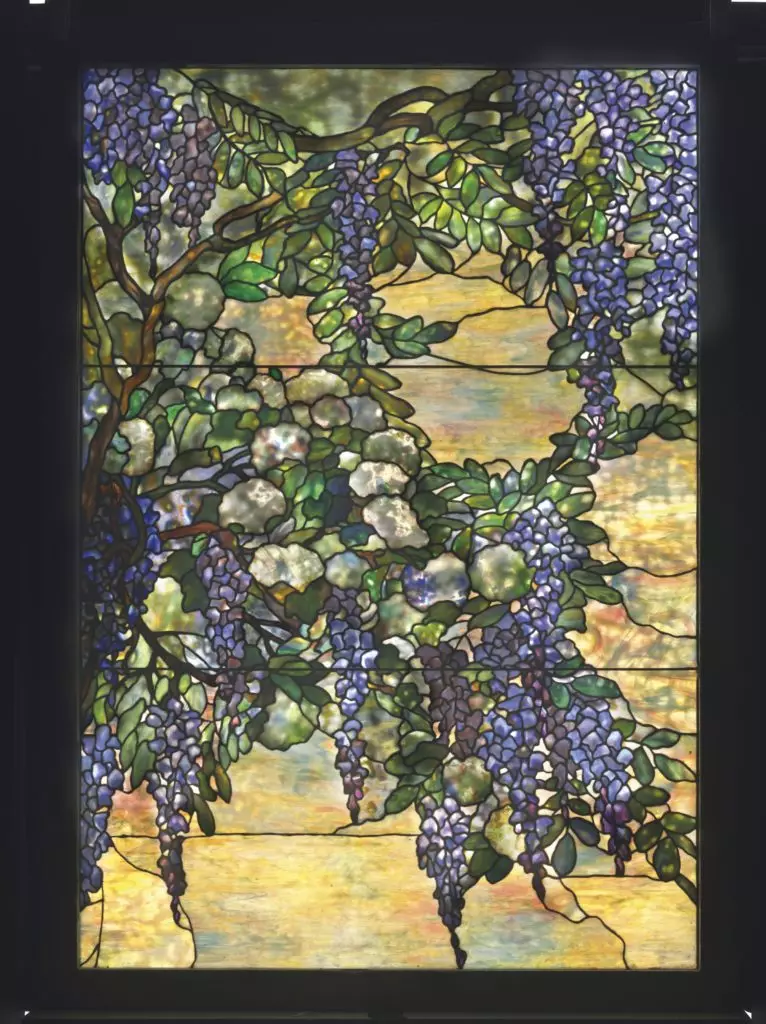 Παράθυρο Tiffany Studio, Snowball and Wisteria. Ευγενική προσφορά του Christie's