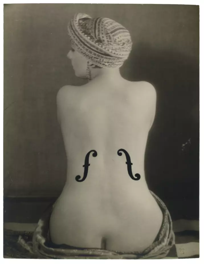 Man Ray, Le Violon d'Ingres (1924). سۈرەتتە: كرىستى.