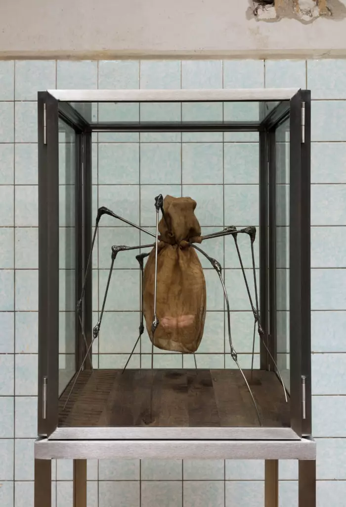 Ihe ngosi ikpeazụ nke Louise Bourgeois na-enweta ihe ruru ya maka oge izizi - Lee ya Ebe a 22456_11