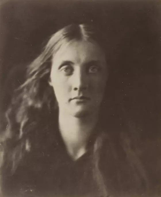 Julia Margaret Cameron's Julia Jackson (1868). Mei tank oan LACMA.