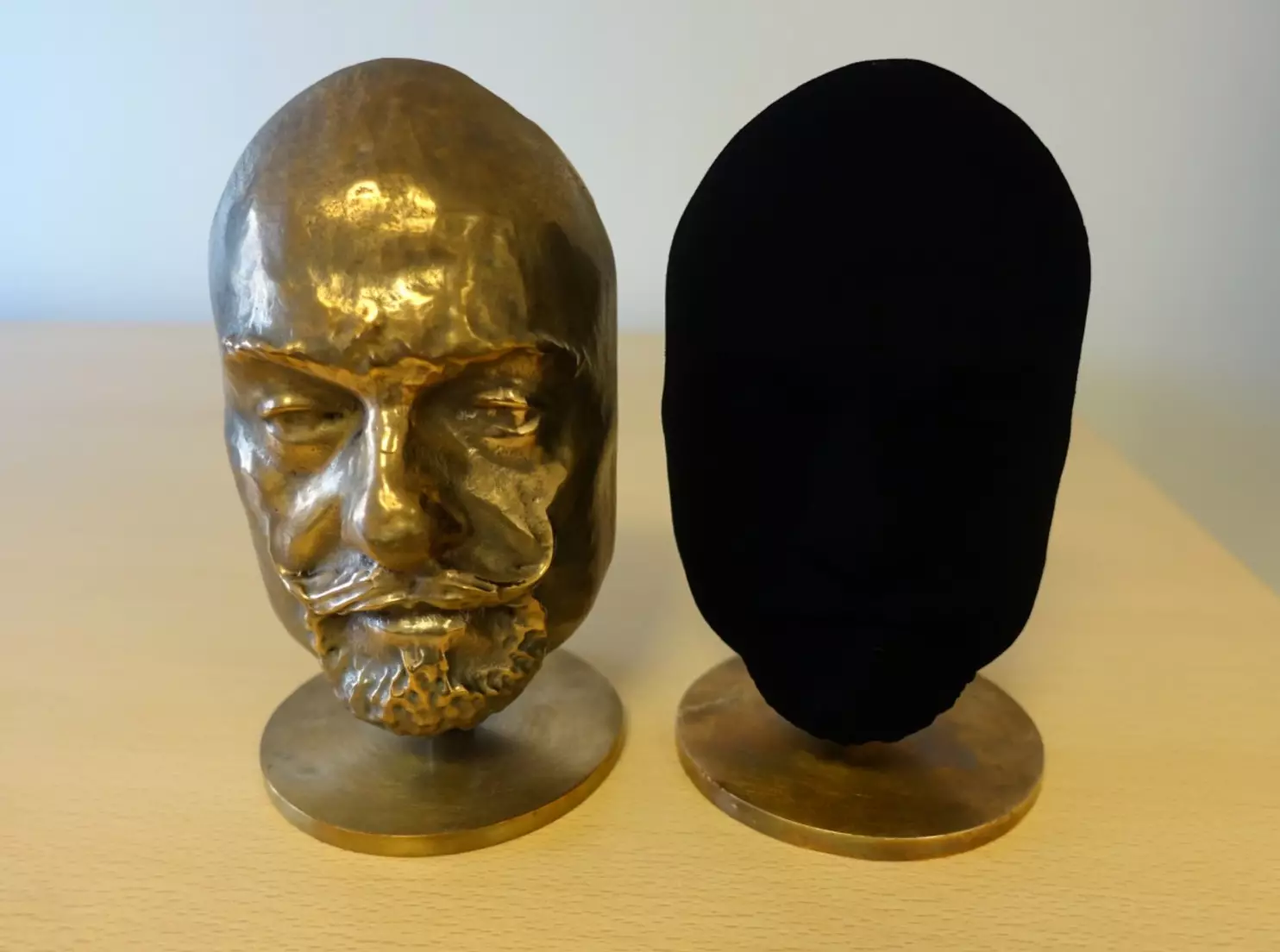 Onani Vantablack 2.0, New Black So Black It Eats Lasers