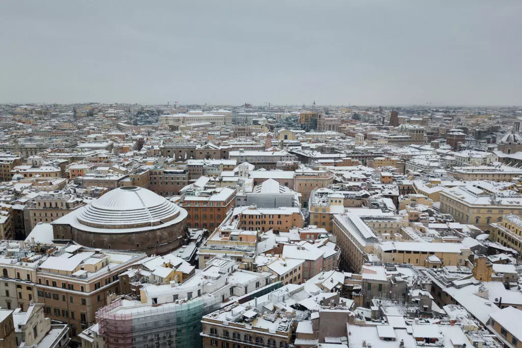 Parker və Clayton Calvert-in Roma + Firenze havada göründüyü kimi Romadakı Panteon. Foto sənətçilərin izni ilə.