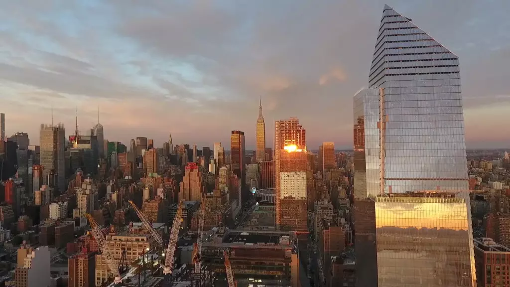 Hudson Yards widziane w filmie Parker i Clayton Calverts NYC by Air. Zdjęcie dzięki uprzejmości artystów.