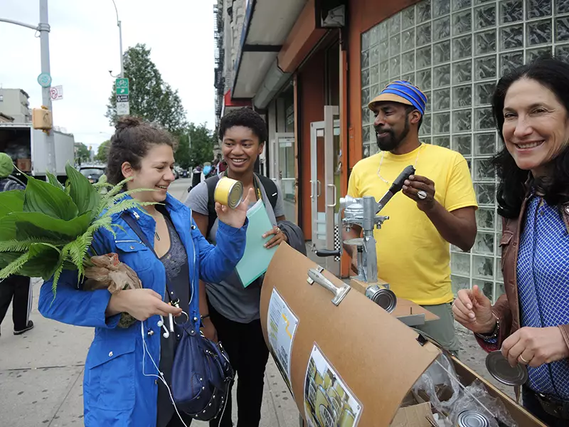 Nari Ward, Sugar Hill Smiles (2014). Foto: Sarah Cascone.