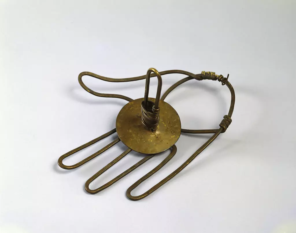 Alexander Calder și-a făcut propriul prăjitor de pâine și suport pentru hârtie igienică și sunt incredibile. Vezi-i aici 22740_2