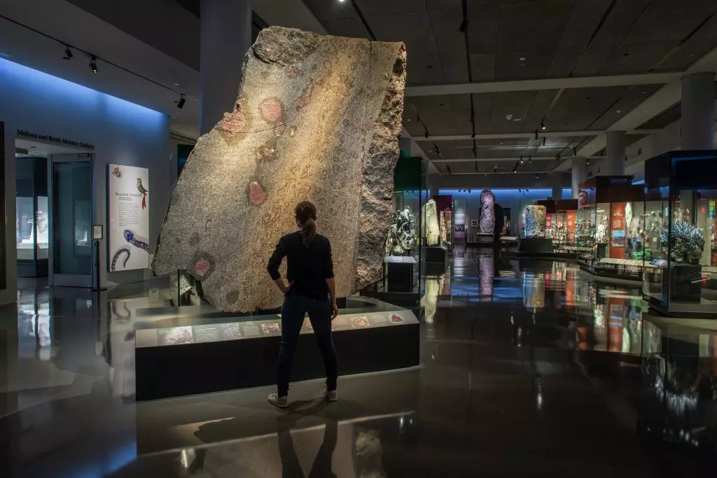 Ezithombeni: Bona Ngaphakathi kwe-American Museum of Natural History's New Hall of Gems, enikelwe 'Kubuciko Bemvelo' (kanye Nomgexo Ka-Rihanna)