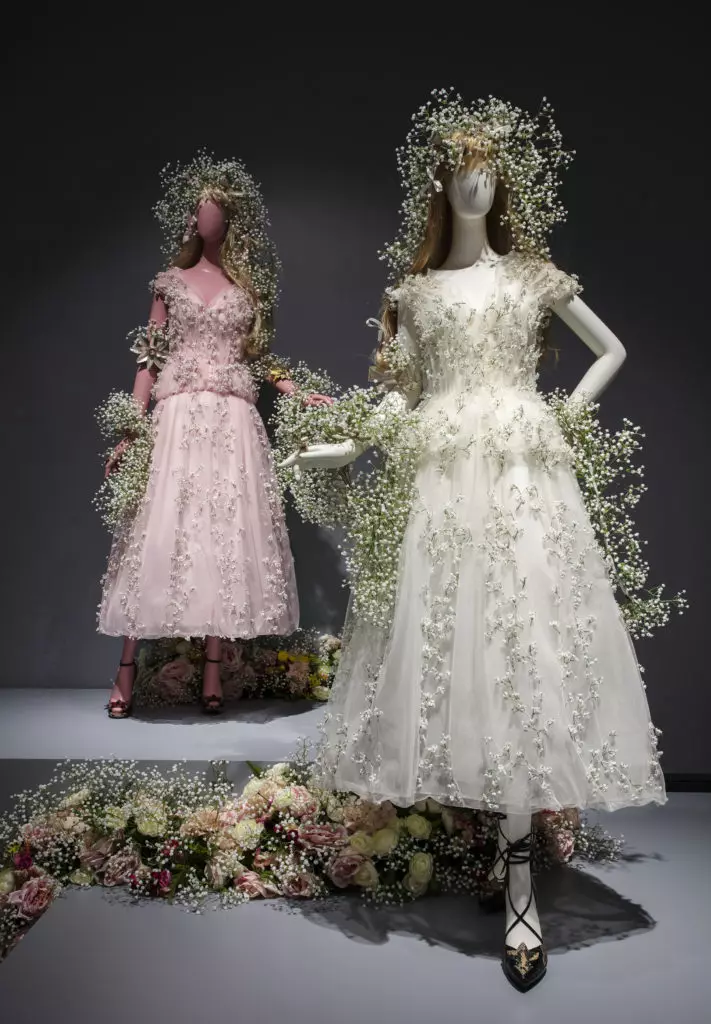 Onani Zithunzi Zochokera ku Design Duo Rodarte's Dreamy, Tulle-Bursting Debut Museum Show 22902_1