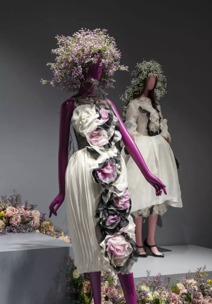 Voir les images de la première exposition de musée Dreamy, Tulle-Bursting du duo de designers Rodarte 22902_11