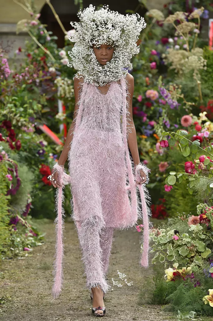 Bona Izithombe Ezisuka Ku-Design Duo Rodarte's Dreamy, Tulle-Bursting Debut Museum Show 22902_7