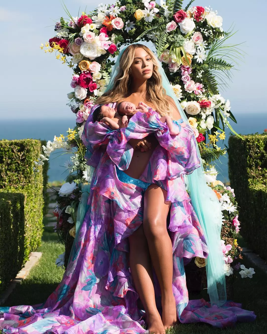 Beyoncé Yabaye Ubuhanga bwo Gusubiramo Amateka Yubuhanzi Imyaka. Hano Hano Bimwe Mubikomeye Byerekanwe, Byacishijwe bugufi