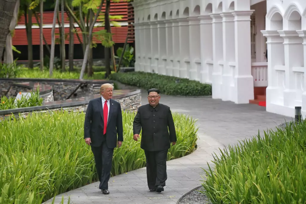 Warta Industri Seni: Tilas Artis Propaganda Koréa Kalér Ngabeledug Trump-Kim Summit + Carita Anu Wajib Dibaca 23046_1