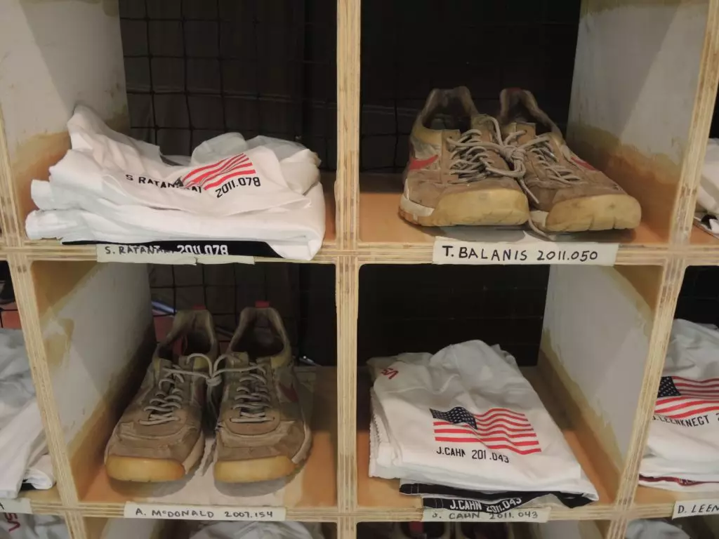 Tom Sachs entwarf einen künstlerischen Hindernisparcours, um „Poser“ davon abzuhalten, seine Turnschuhe zu kaufen 23085_5