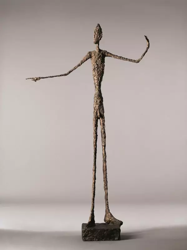 Alberto Giacometti, “Pointing Man” (1947), patina bilen bürünç, el bilen boýalan. Kristiniň rugsady bilen.