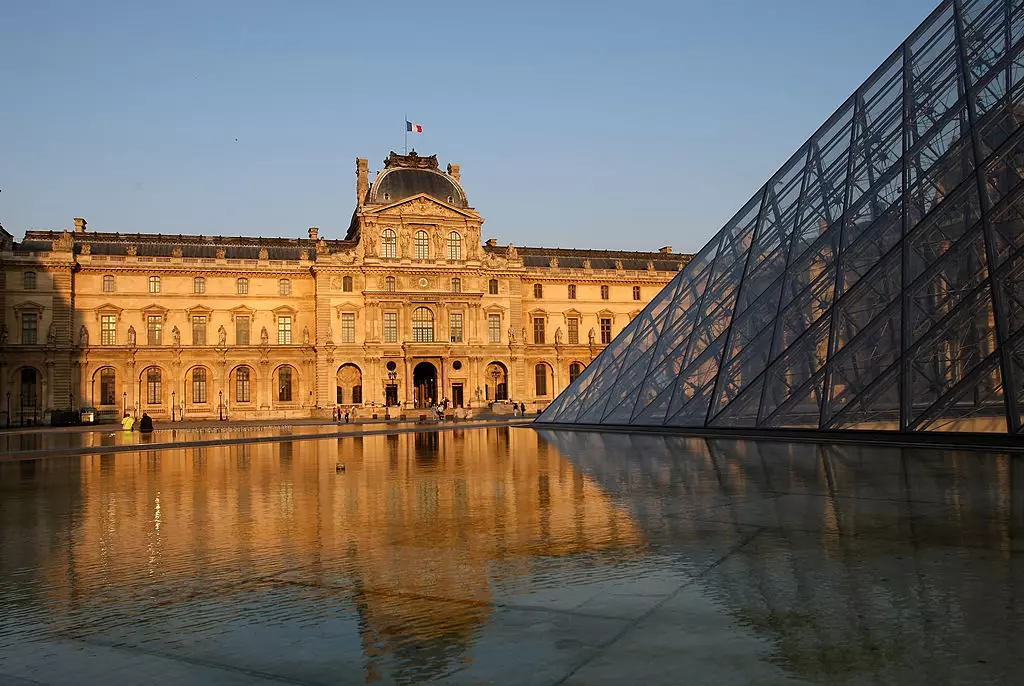 Iziphepho Ezinamandla Zihlasela I-Louvre, Ubuciko Obulimazayo buka-Poussin kanye Nezinye Ukubamba 23267_1