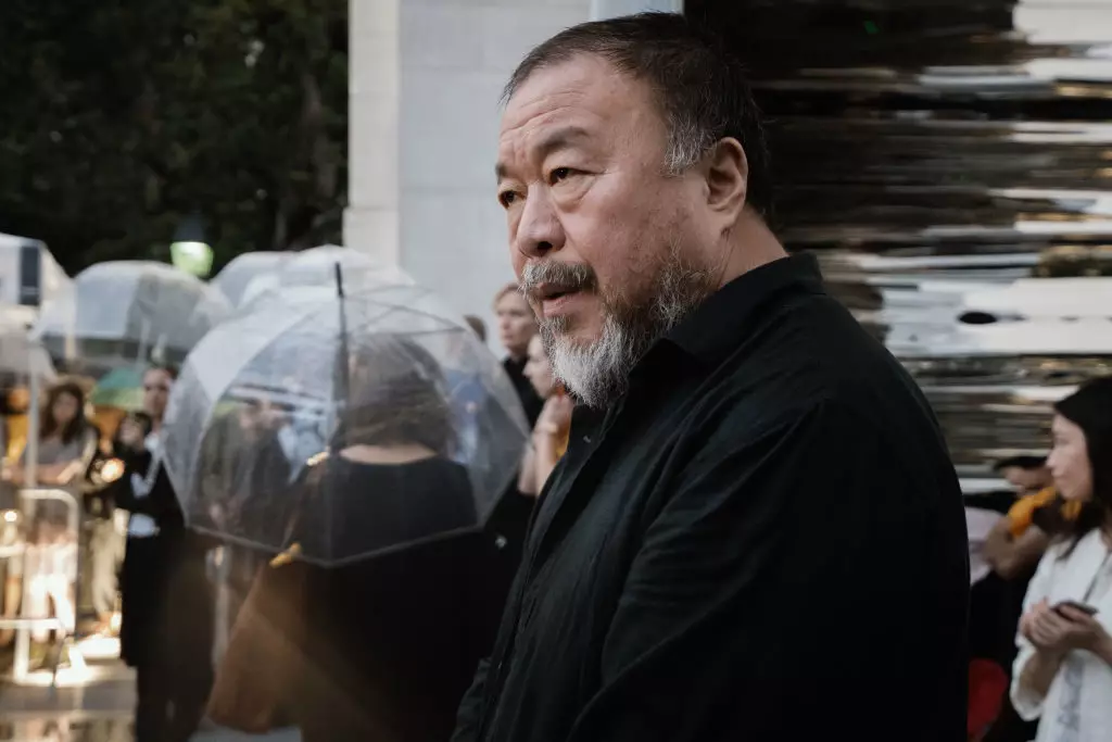 Artist cyfoes Tsieineaidd ac actifydd Ai Weiwei yn Efrog Newydd yn 2017. Llun: Giles Clarke/Getty Images.