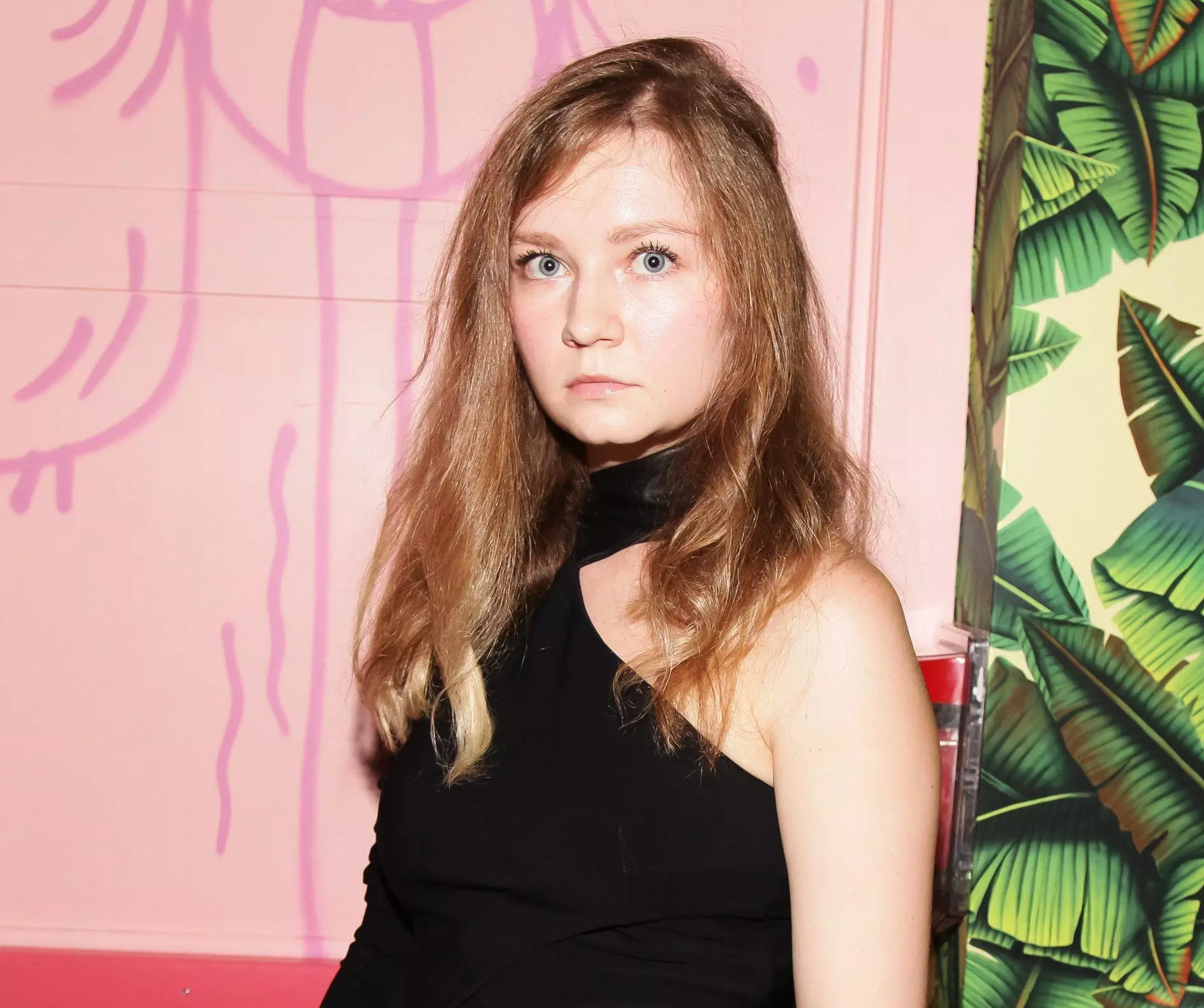 Art Industry News: Anna Delvey, de Art-World Scammer mei in Netflix-show, wurket natuerlik oan in NFT + Oare ferhalen