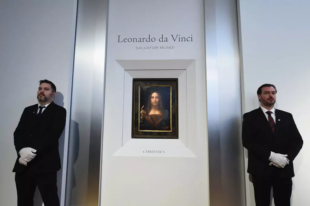 Christie's devwale Salvator Mundi Leonardo da Vinci a [foto] ak Andy Warhol a 10 oktòb 2017 nan vil Nouyòk. Foto pa Ilya S. Savenok/Getty Images pou Christie's Auction House.