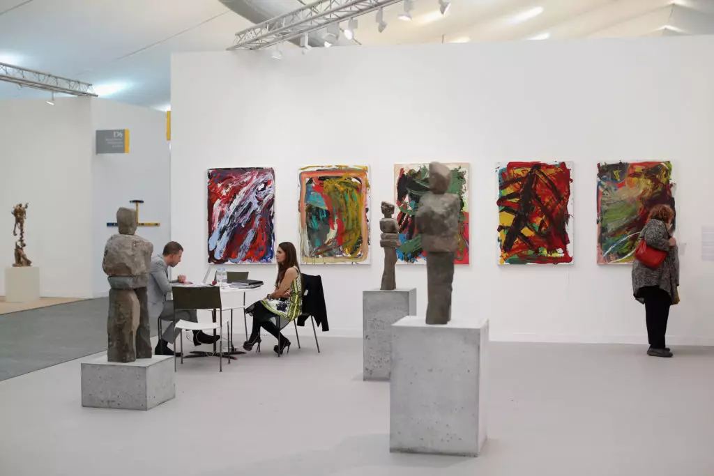 Galerie Eva Presenhuber's istaaga ee Frieze London, 2013. Sawirka Oli Scarff/Getty Images.