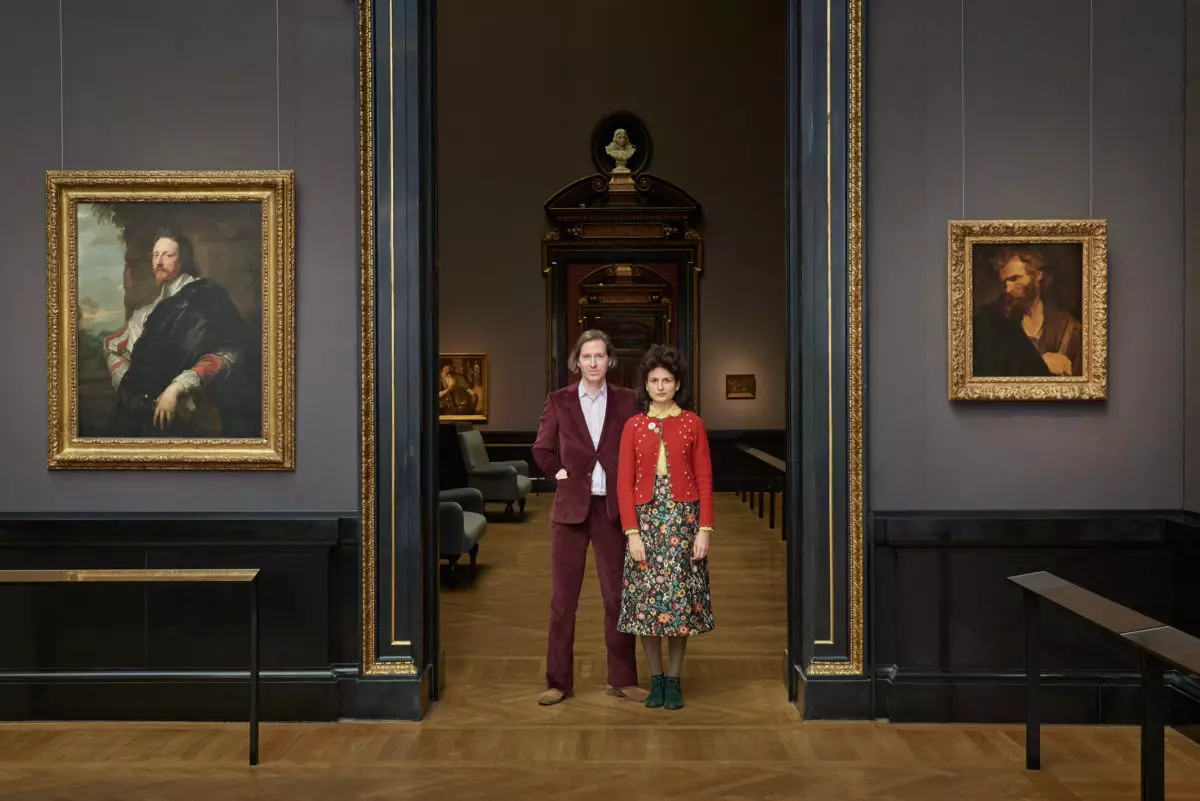 Mumie w Tweedzie? Wes Anderson przywozi swoją fantazję retro do Muzeum Historii Sztuki w Wiedniu na swój debiut kuratorski