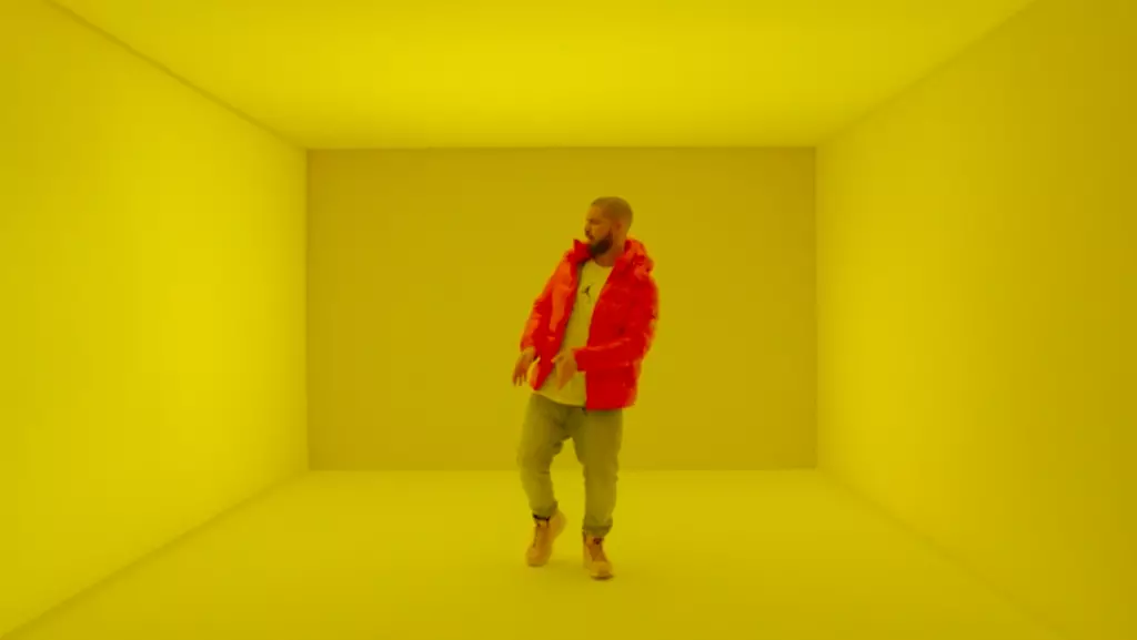 Captura de pantalla del vídeo de Drake del 2017 Hotline Bling cortesia de Vimeo.