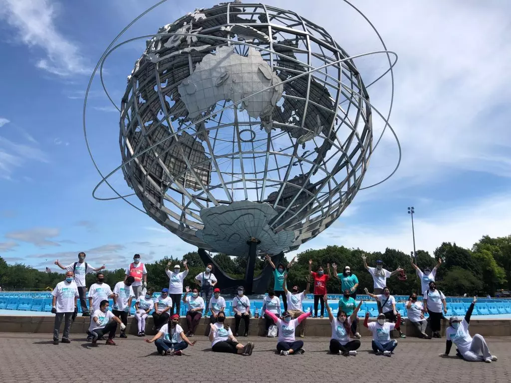 La Jornada Together We Can Food Pantry no Queens Museum. Foto cortesia do Museu do Queens.