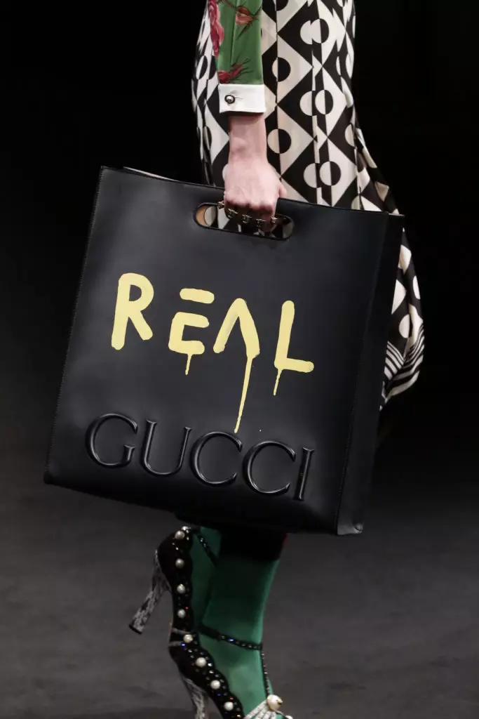 Colaborarea GUCCI cu GucciGhost pentru colecția de toamnă/iarnă. Cu amabilitatea GUCCI. Fotografie de Kevin Tachman.