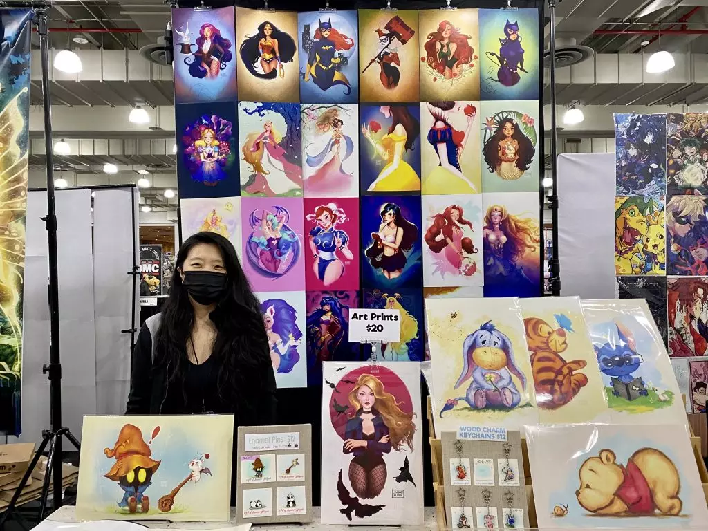 L'artiste Leanne Huynh au New York Comic Con 2021. Photo de Sarah Cascone.