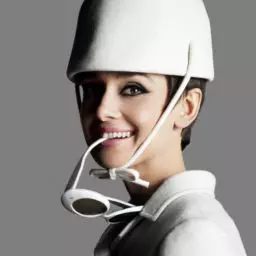 Douglas Kirkland, Audrey Hepburn klædt i Givenchy med solbriller af Oliver Goldsmith (1966) Foto: (1966) ©Douglas Kirkland