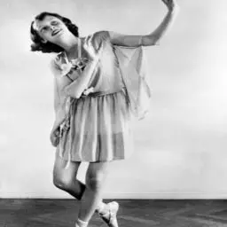 Audrey Hepburn Dance-recitalfotografi Foto: Manon van Suchtelen (1942) med tilladelse fra The National Portrait Gallery