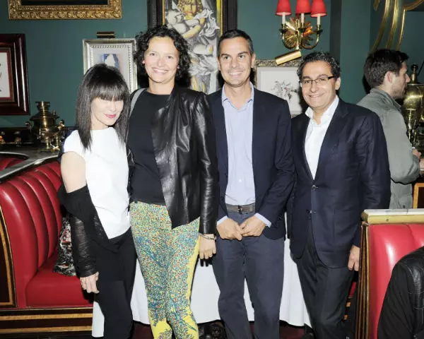 Tony Salamé (katuhu), kalawan Roselee Goldberg, Cecilia Alemani, Massimiliano Gioni, di s a dinner celebrating paméran perdana PAOLA PIVI di GALERIE PERROTIN, NEW YORK 17. September 2013. gambar: Kahadean Patrick McMullan.