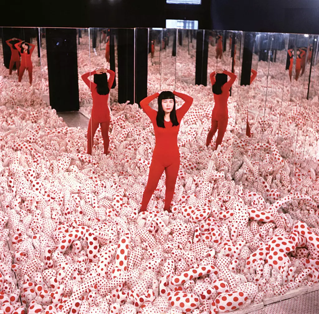 Yayoi Kusama, Infinity Mirror Room (Phalli's Field), 1965. Photo publiée avec l'aimable autorisation de Yayoi Kusama Studio Inc.