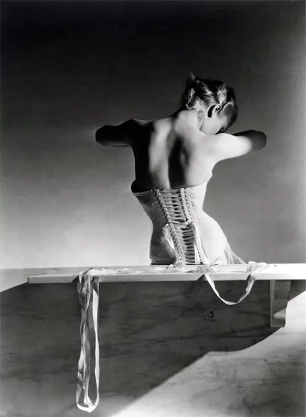 Corsé Mainbocher de Horst P. Horst