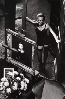 Roselyne yn Arcangues gan Helmut Newton