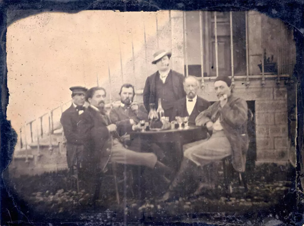 Jule Antoine, foto que posiblemente representa a Vincent van Gogh e amigos (1887). Foto: Jule Antoine, cortesía de Romantic Agony.